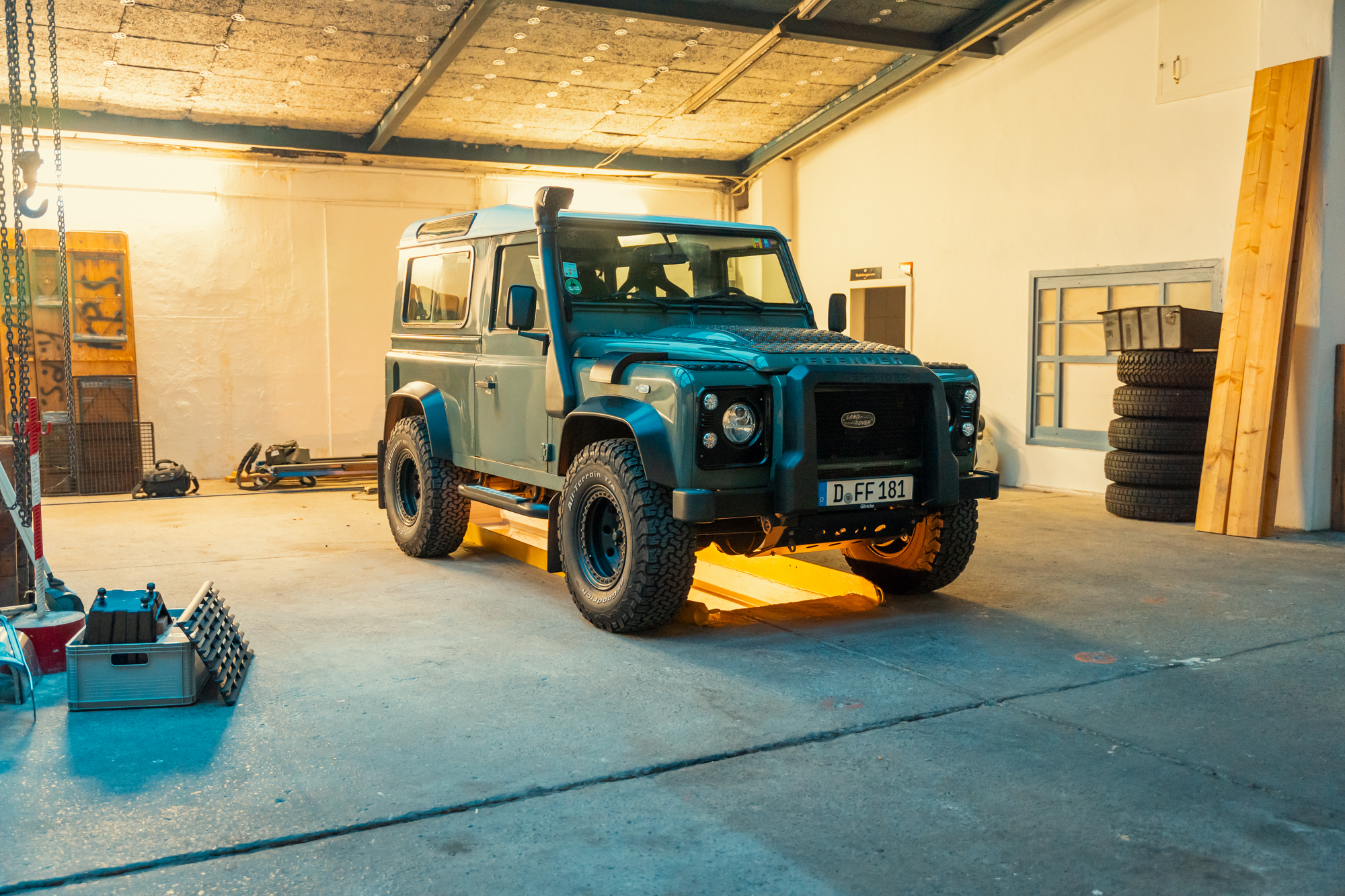 2014 Land Rover Defender 90 XS Station Wagon for sale by auction in ...