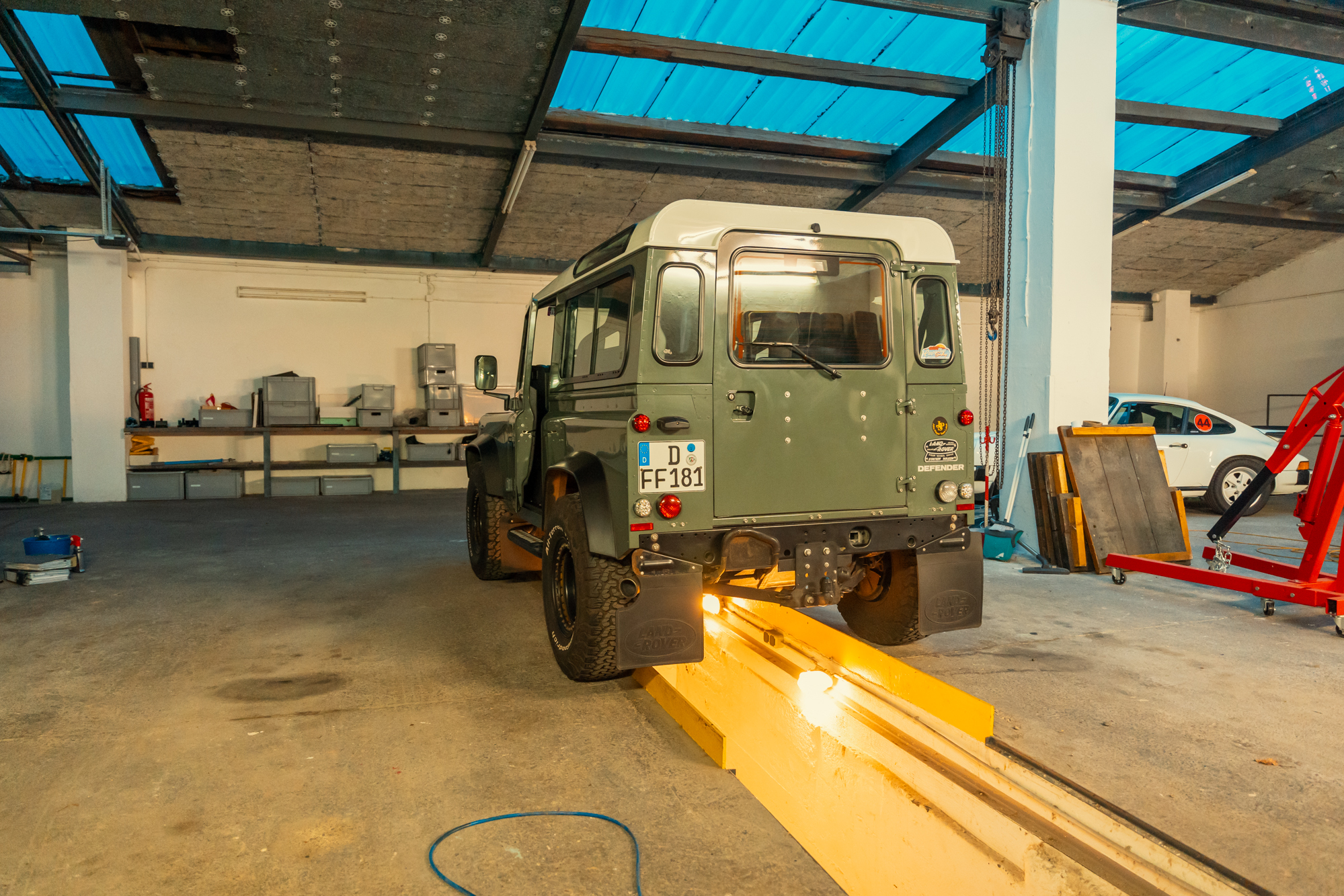 2014 Land Rover Defender 90 XS Station Wagon for sale by auction in ...