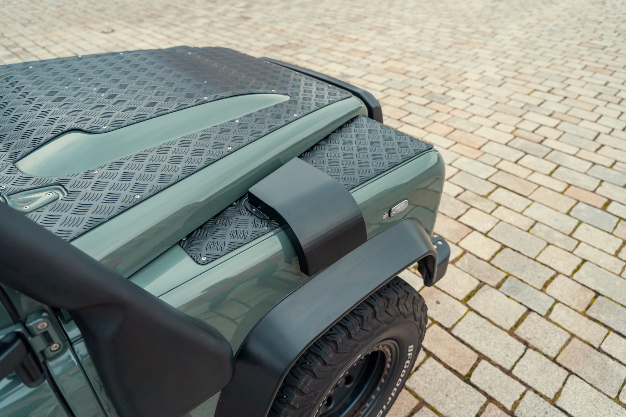 2014 Land Rover Defender 90 XS Station Wagon for sale by auction in ...