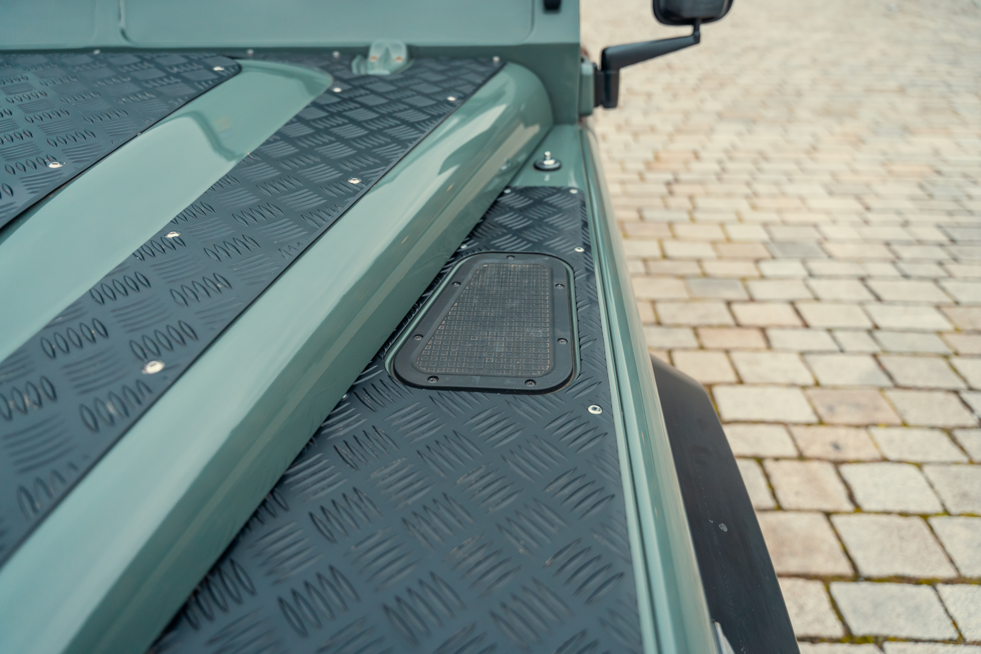 2014 Land Rover Defender 90 XS Station Wagon for sale by auction in ...