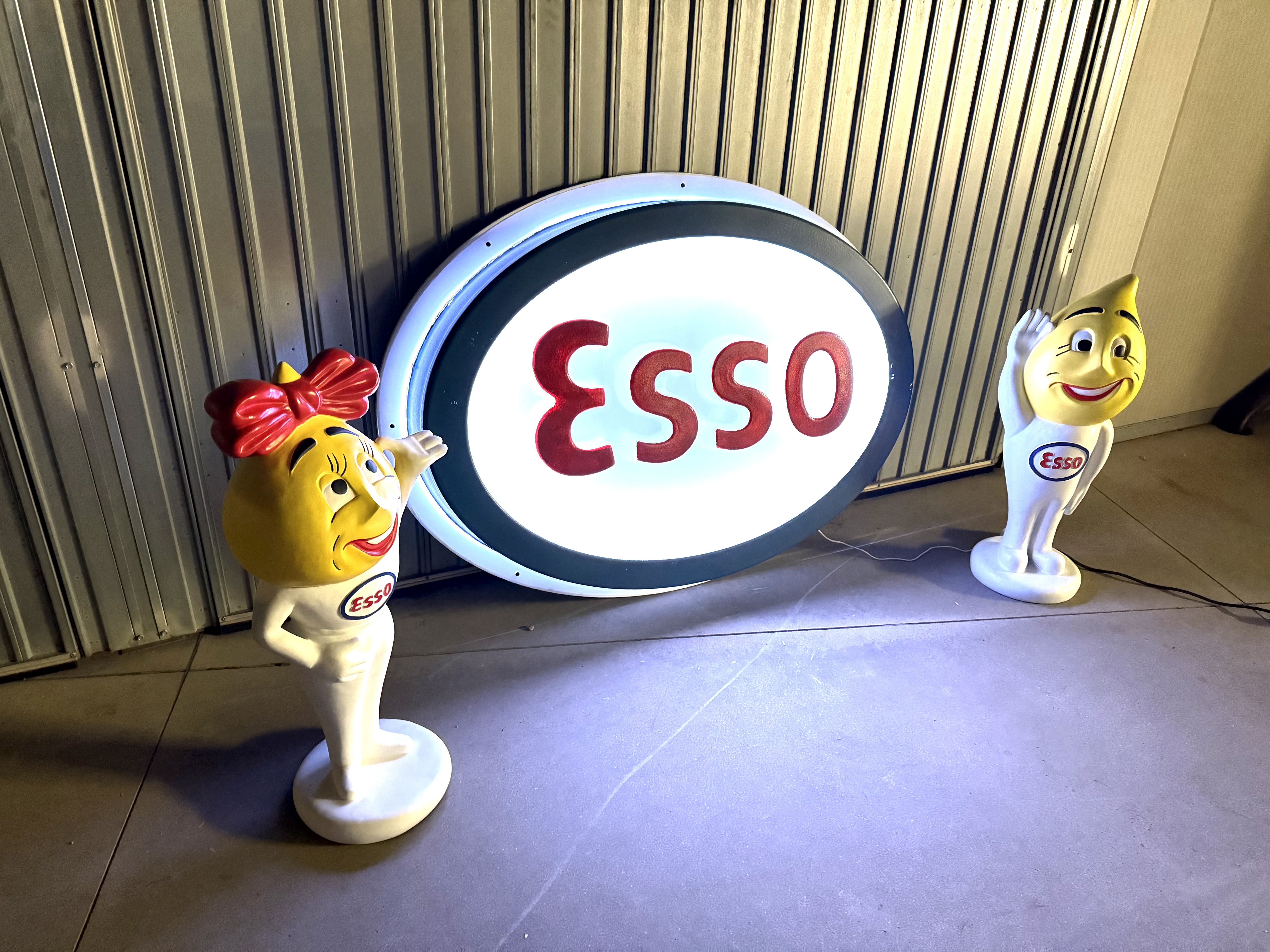 ESSO Illuminated Sign for sale by auction in Pescara, Italy