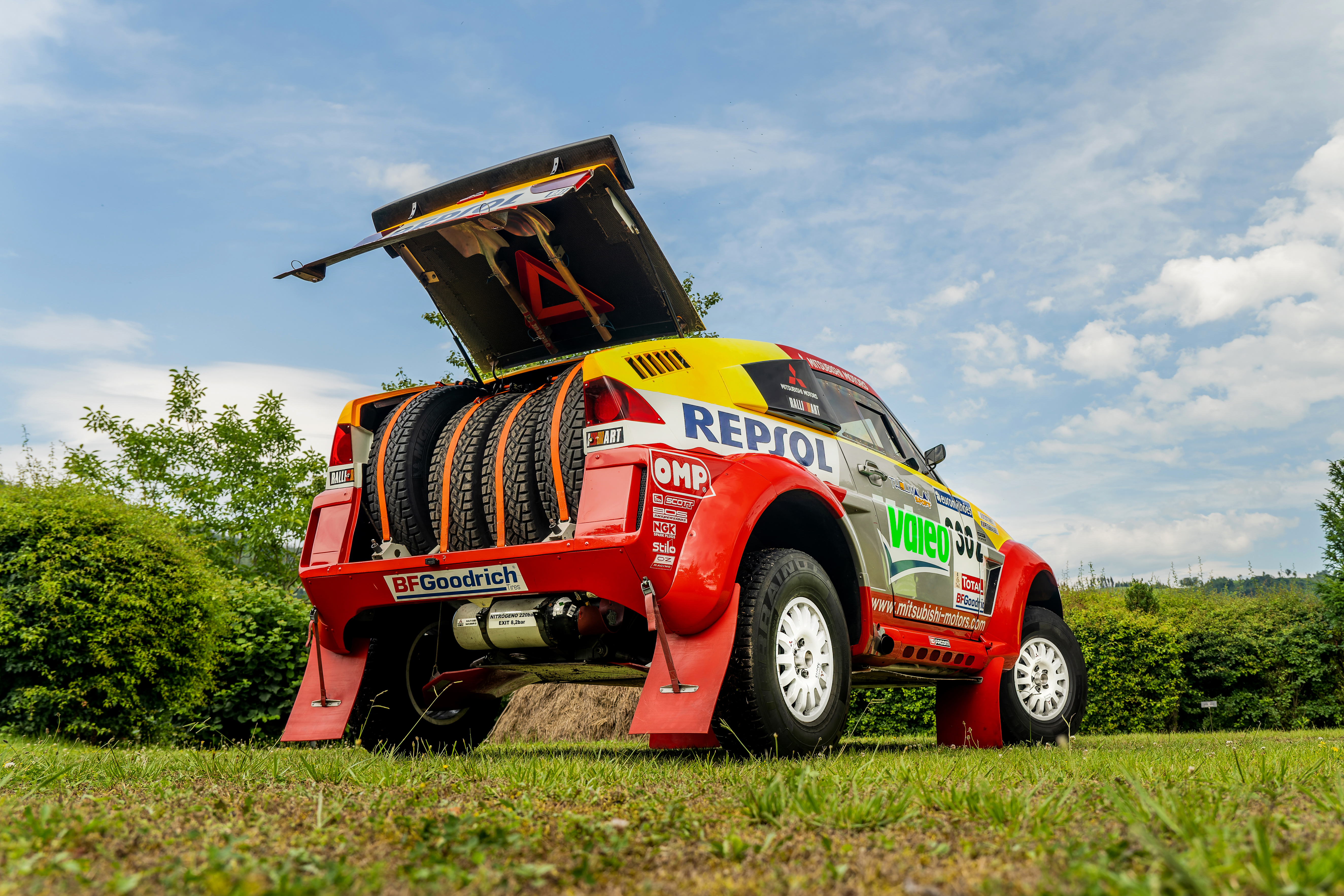 2003 Mitsubishi Pajero Evolution MPR10 RallyRaid - Dakar Winner for ...