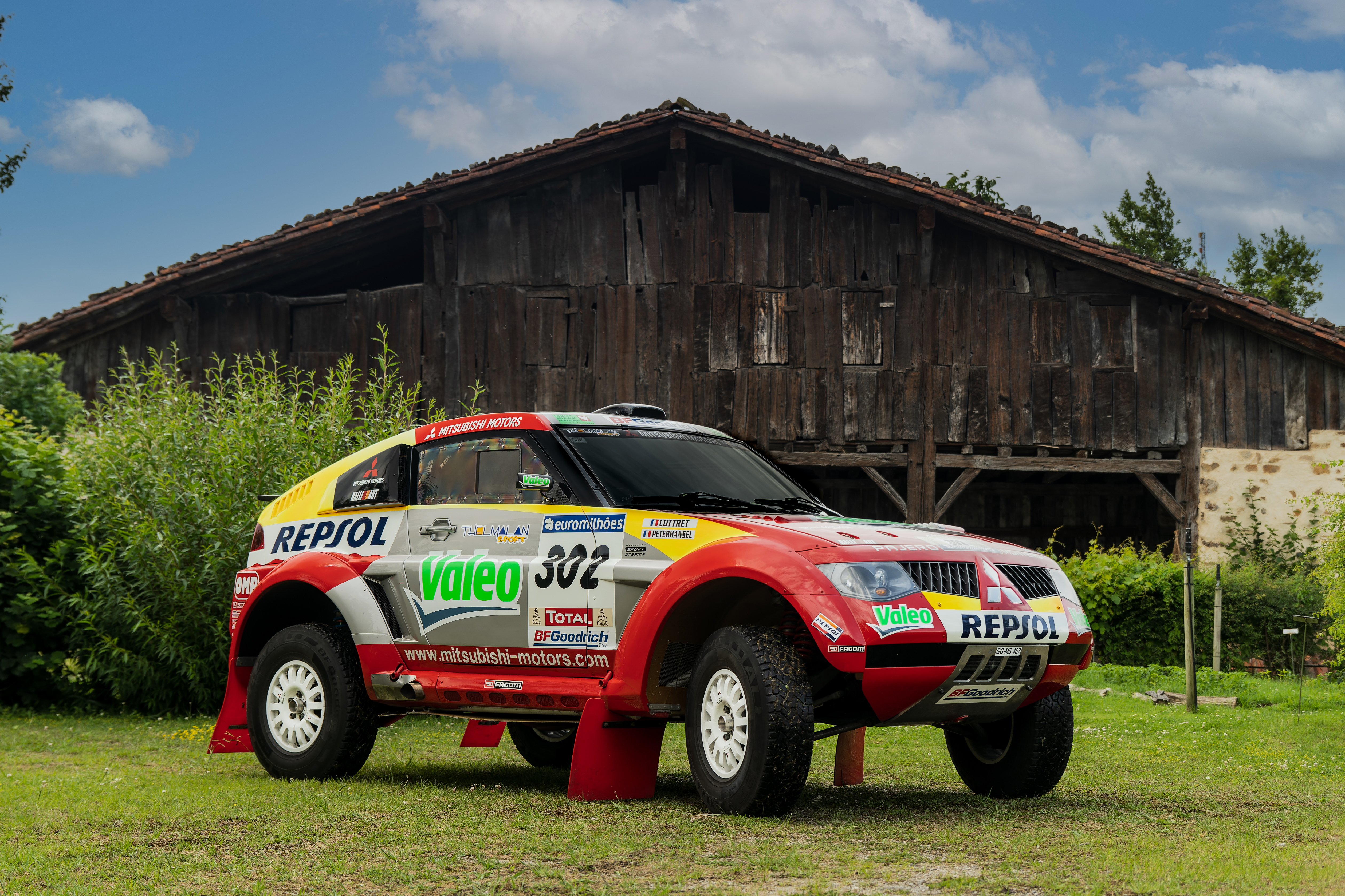 2003 Mitsubishi Pajero Evolution MPR10 RallyRaid - Dakar Winner for ...