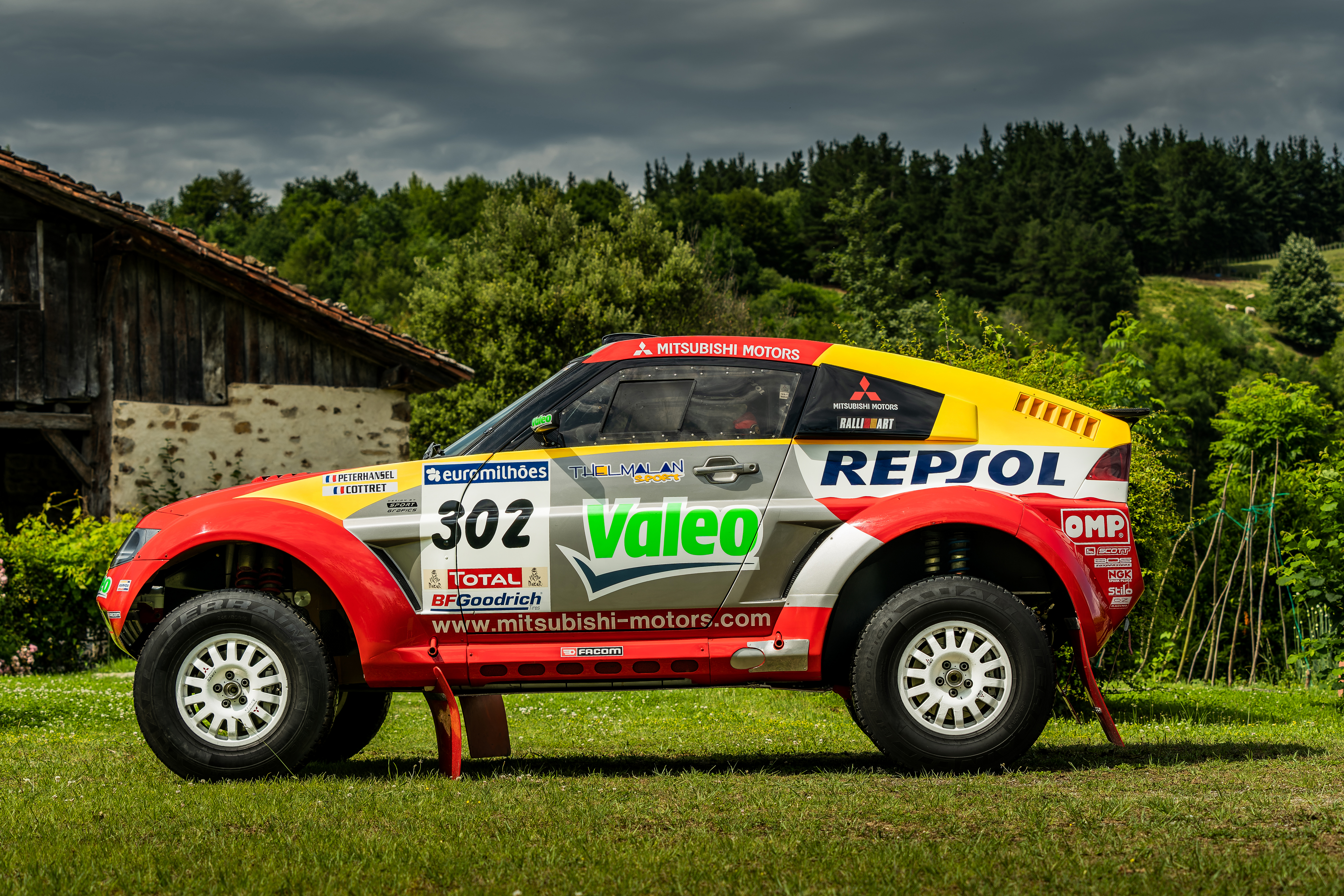 2003 Mitsubishi Pajero Evolution MPR10 RallyRaid - Dakar Winner for ...