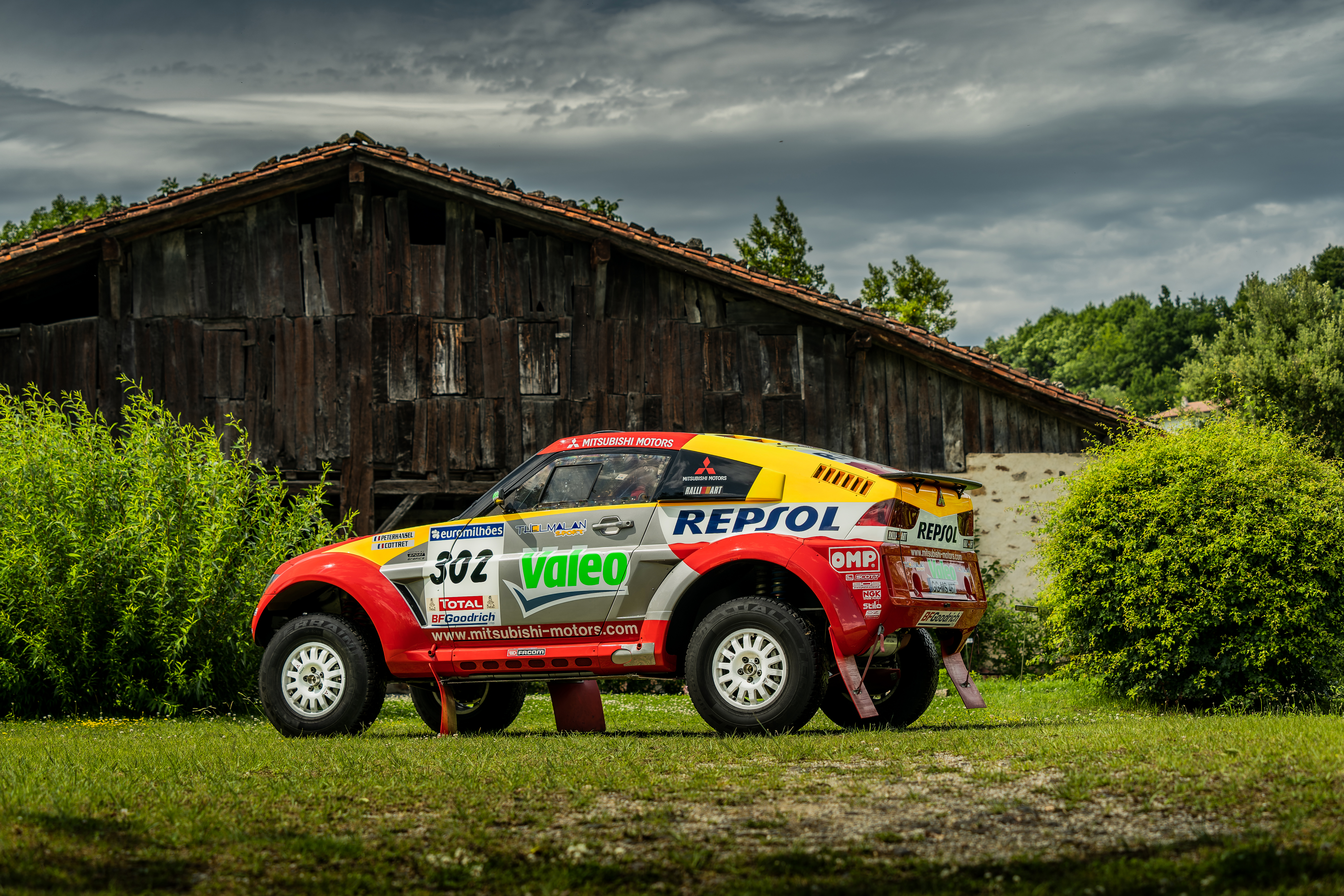 2003 Mitsubishi Pajero Evolution MPR10 RallyRaid - Dakar Winner for ...