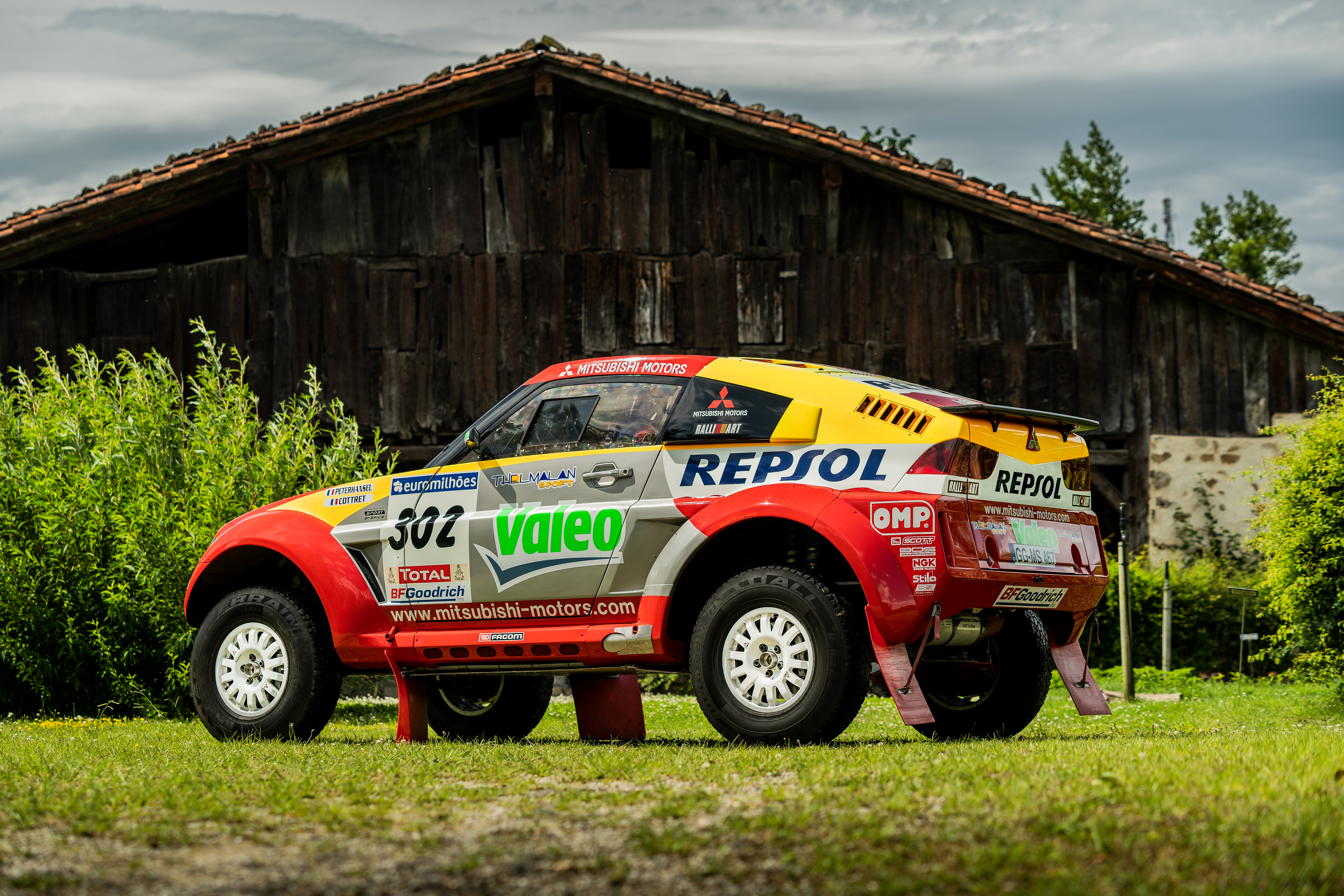 2003 Mitsubishi Pajero Evolution MPR10 RallyRaid - Dakar Winner for ...