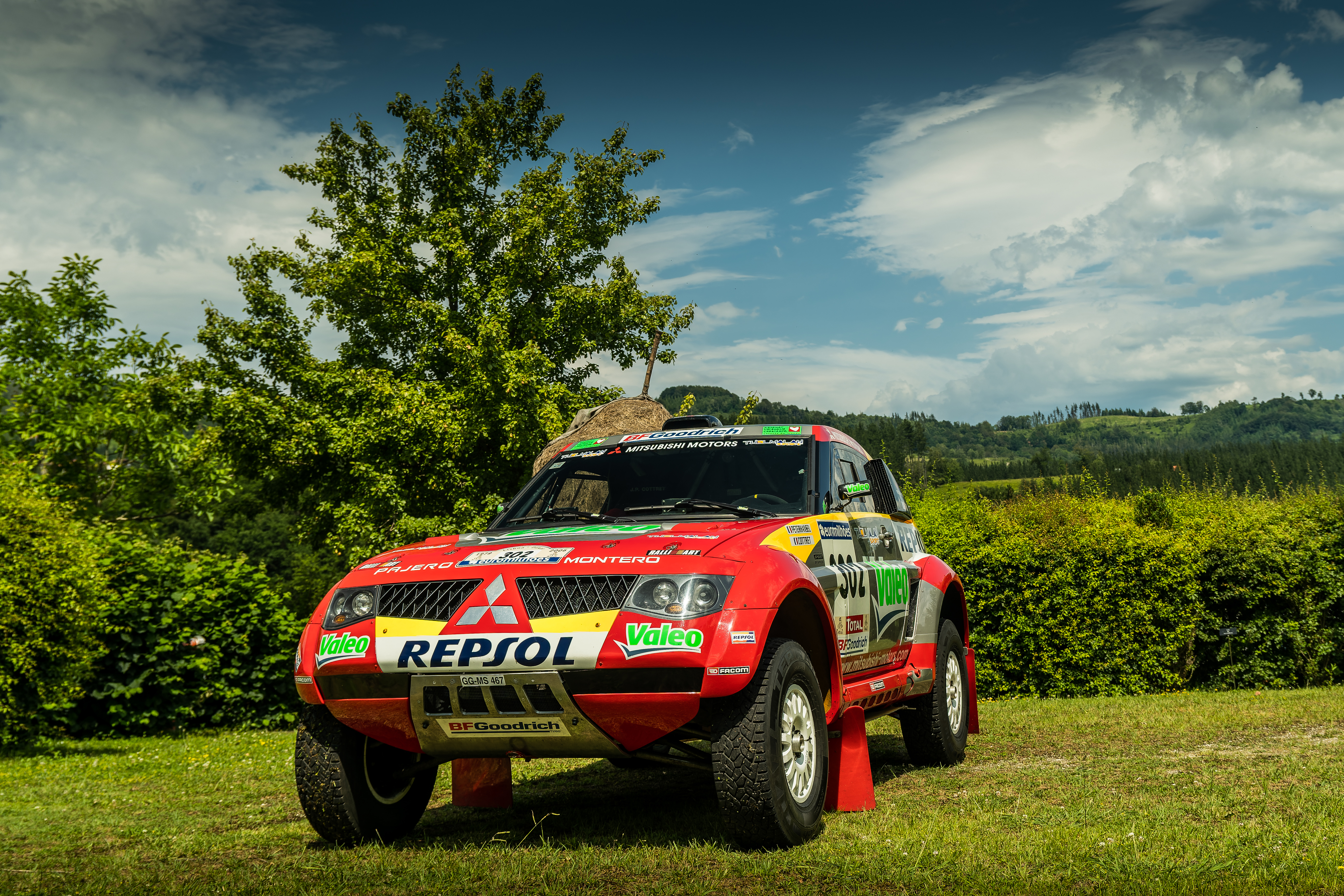 2003 Mitsubishi Pajero Evolution MPR10 RallyRaid - Dakar Winner for ...