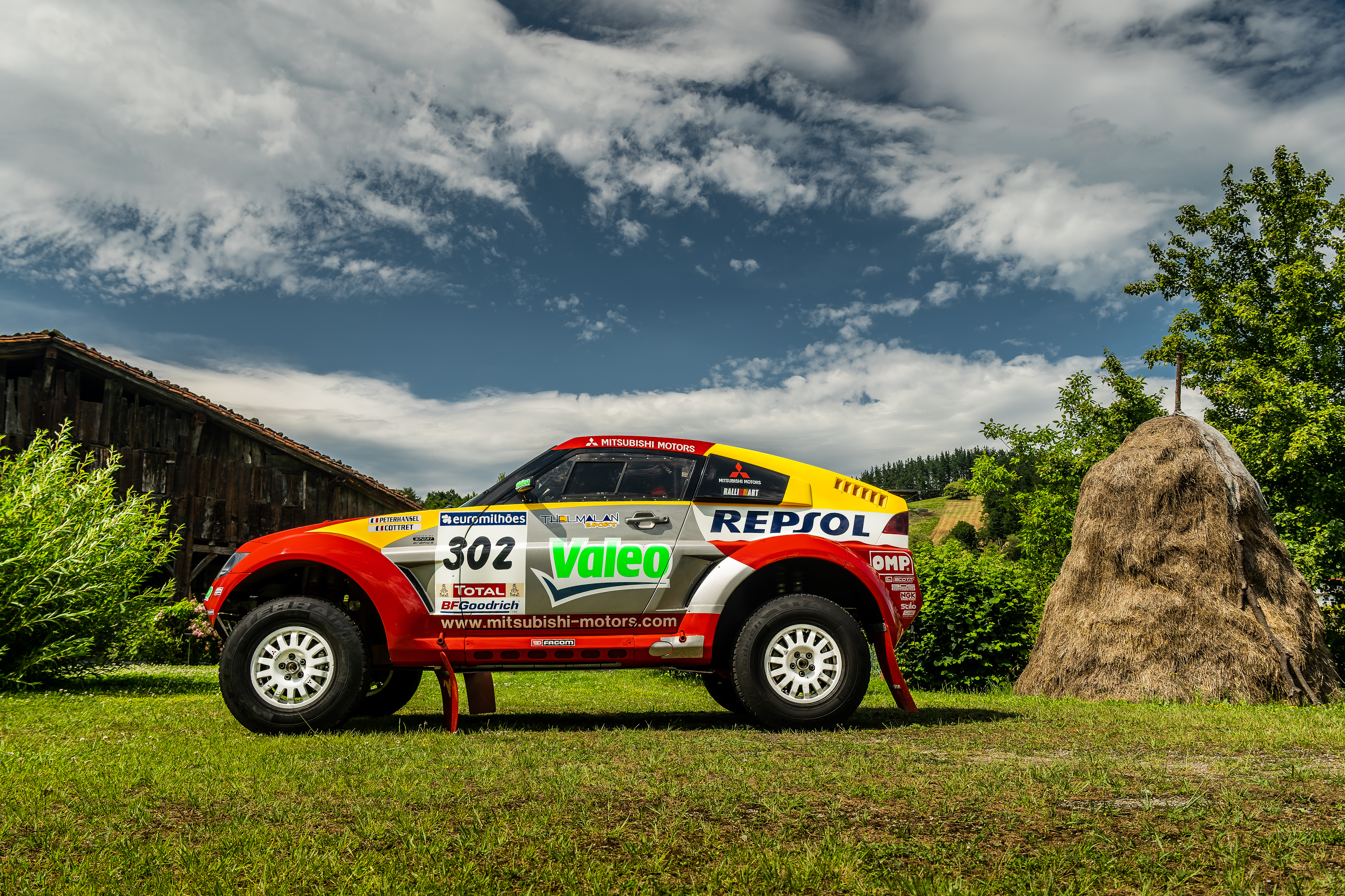 2003 Mitsubishi Pajero Evolution MPR10 RallyRaid - Dakar Winner for ...