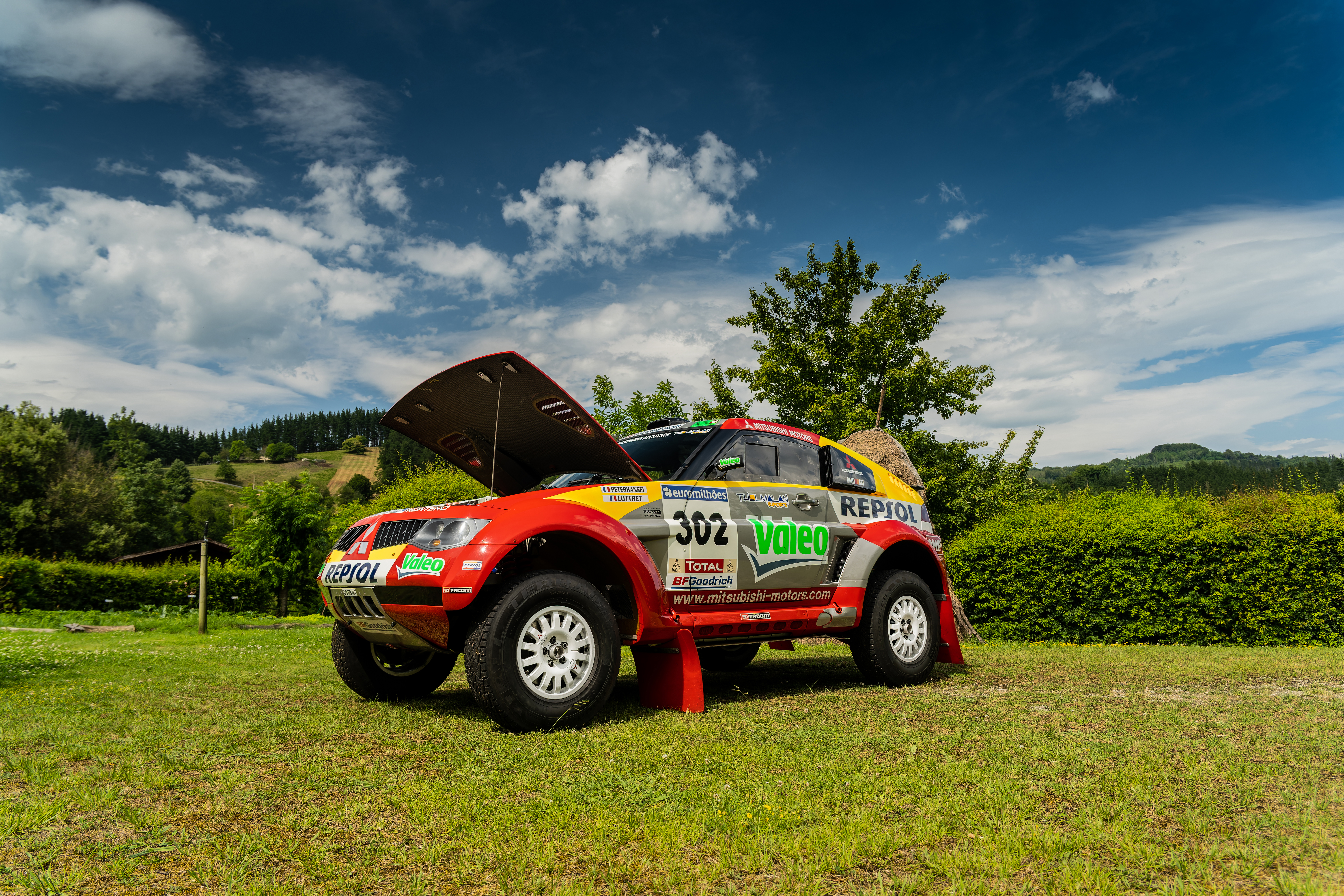 2003 Mitsubishi Pajero Evolution MPR10 RallyRaid - Dakar Winner for ...
