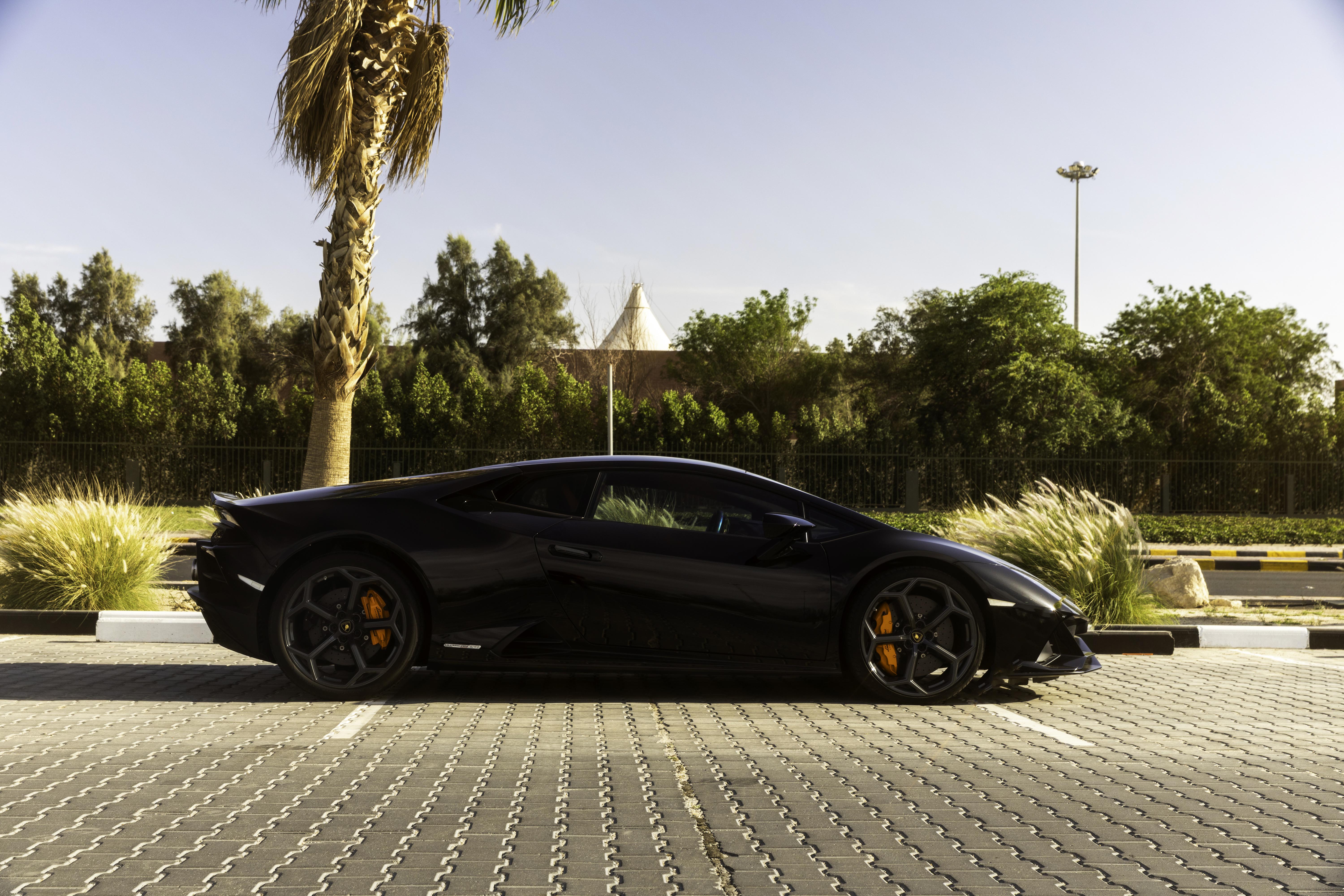 2020 Lamborghini Huracan Evo for sale by auction in Kuwait, Kuwait