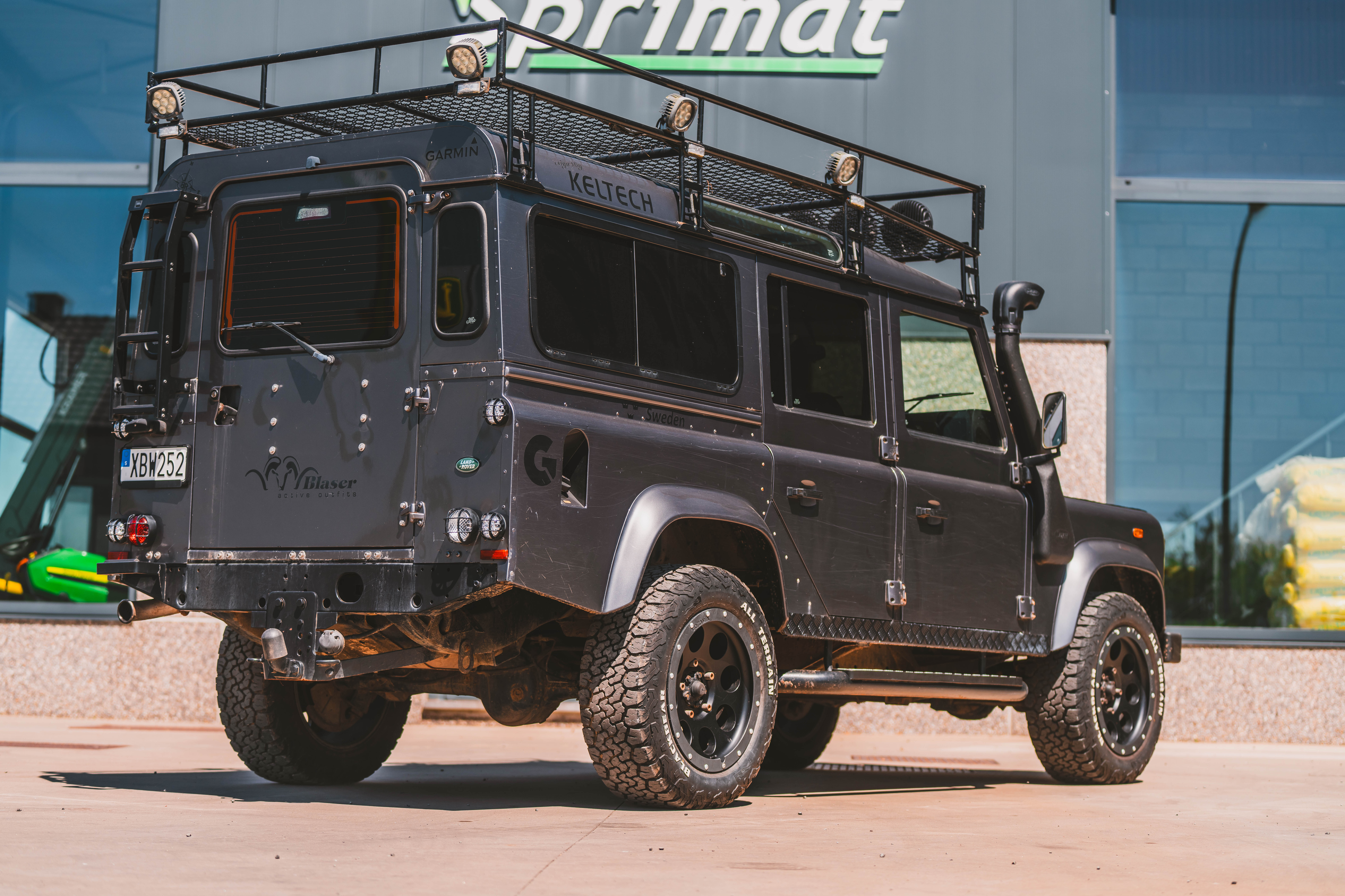 2005 Land Rover Defender 110 XS TD5 for sale by auction in Louveigne ...