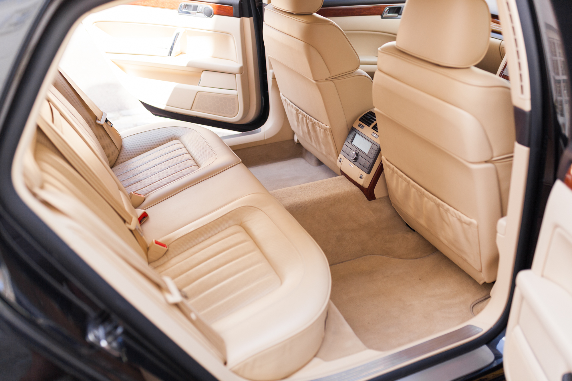 2008 VOLKSWAGEN PHAETON W12 LWB - 23,200 MILES for sale by auction in ...