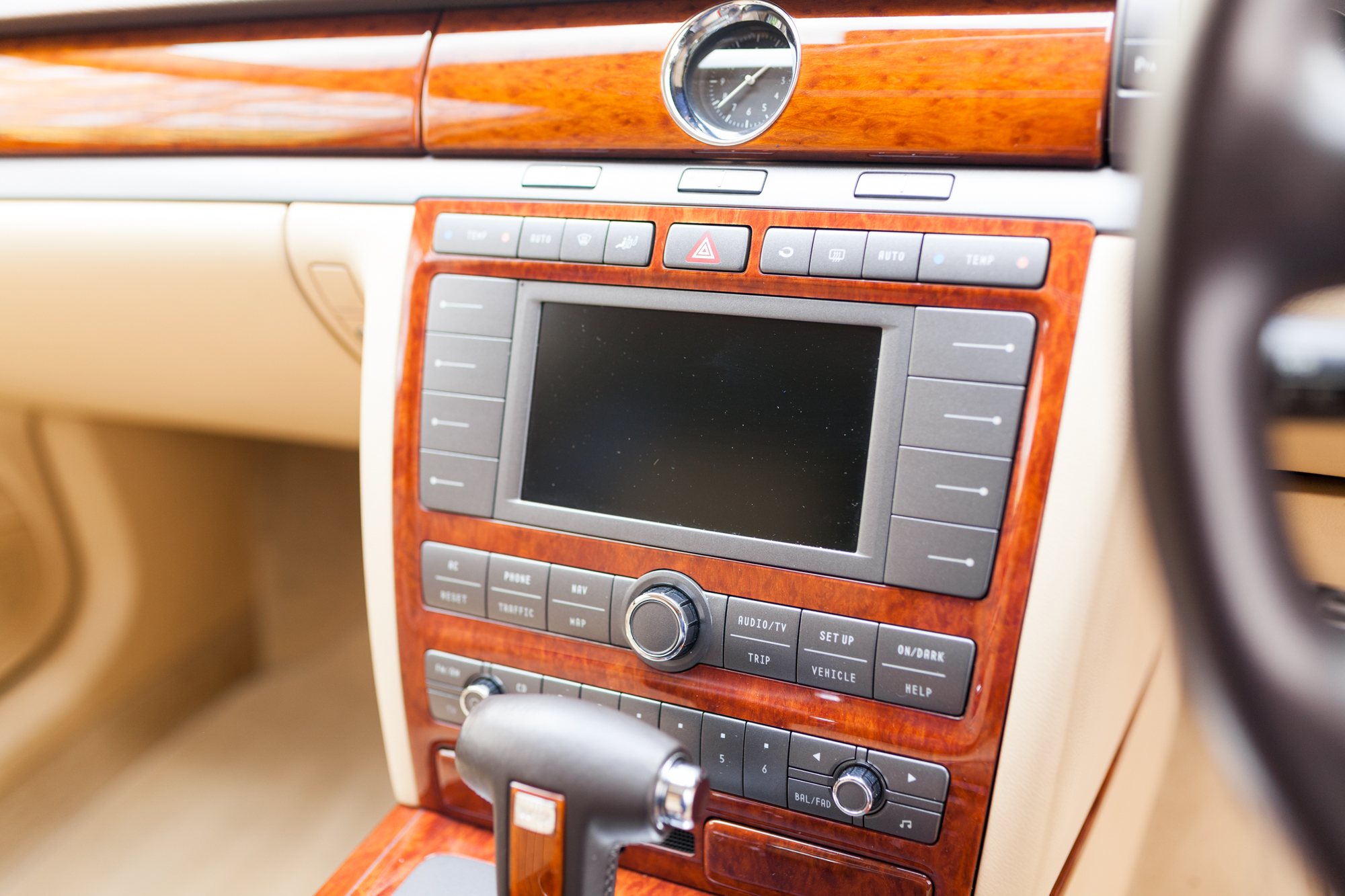 2008 VOLKSWAGEN PHAETON W12 LWB - 23,200 MILES for sale by auction in ...