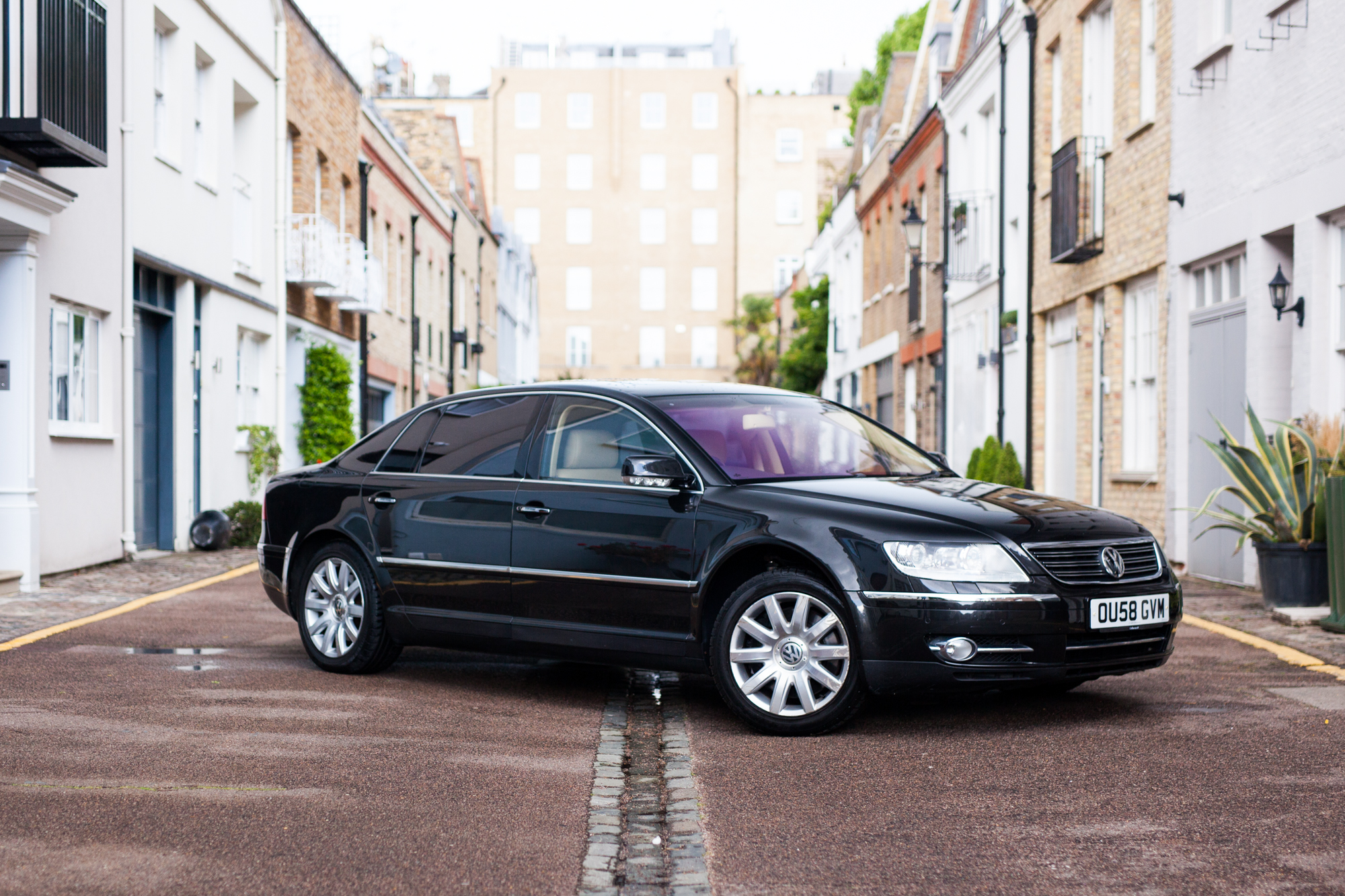 2008 VOLKSWAGEN PHAETON W12 LWB - 23,200 MILES for sale by auction in ...