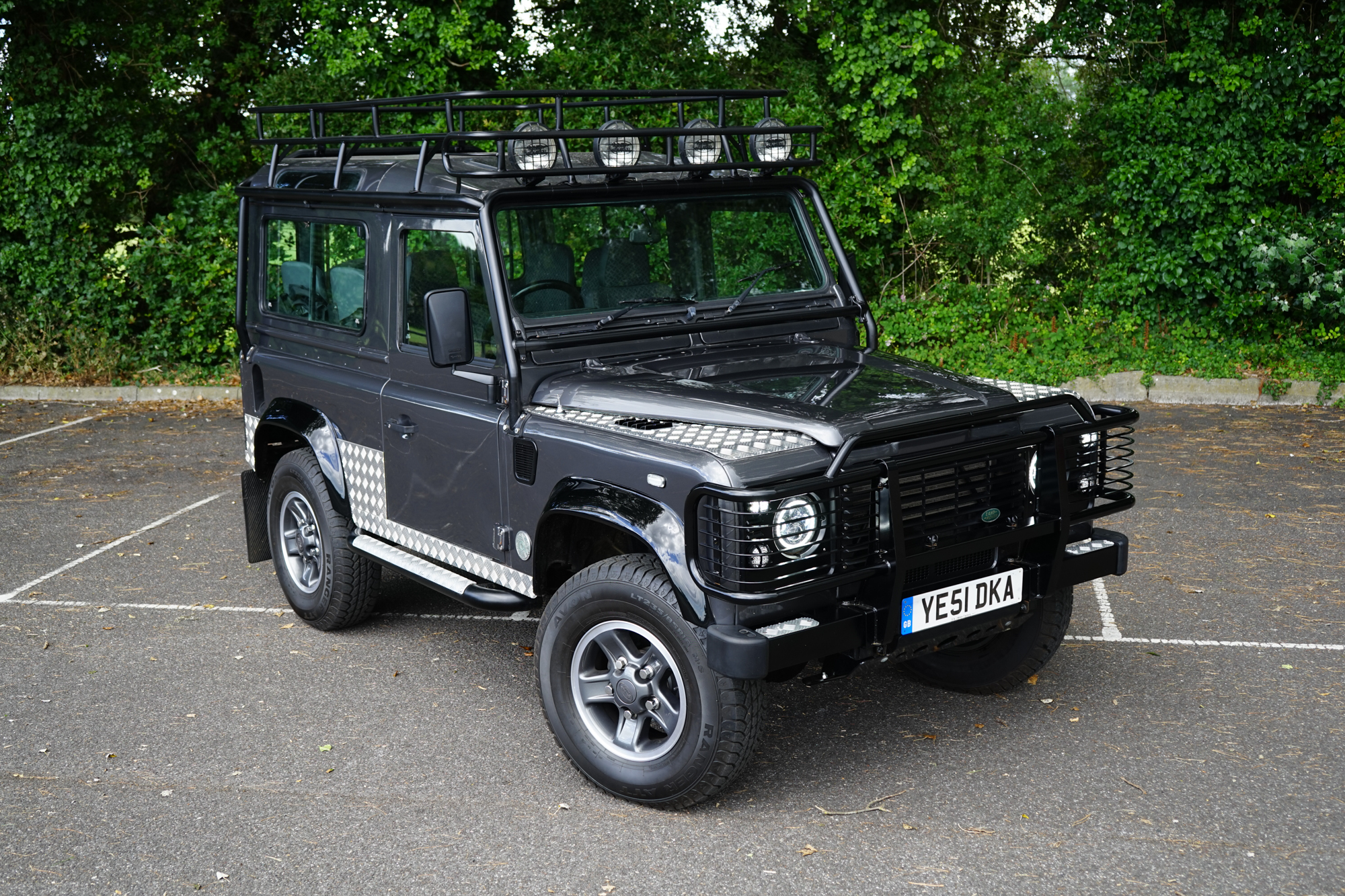 Land Rover Defender Tomb Raider