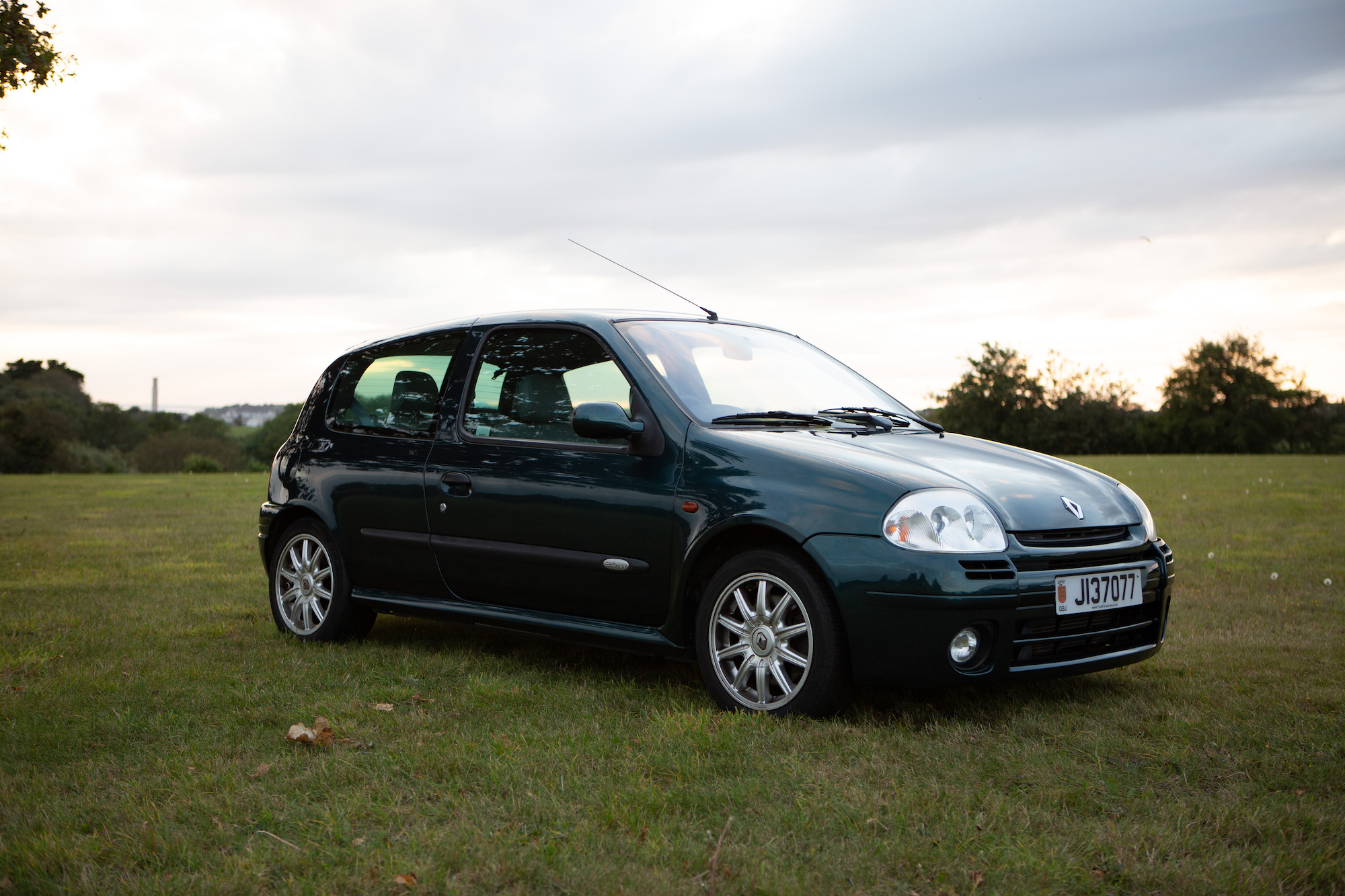 2001 RENAULTSPORT CLIO 172 EXCLUSIVE - 34,245 MILES for sale by auction ...