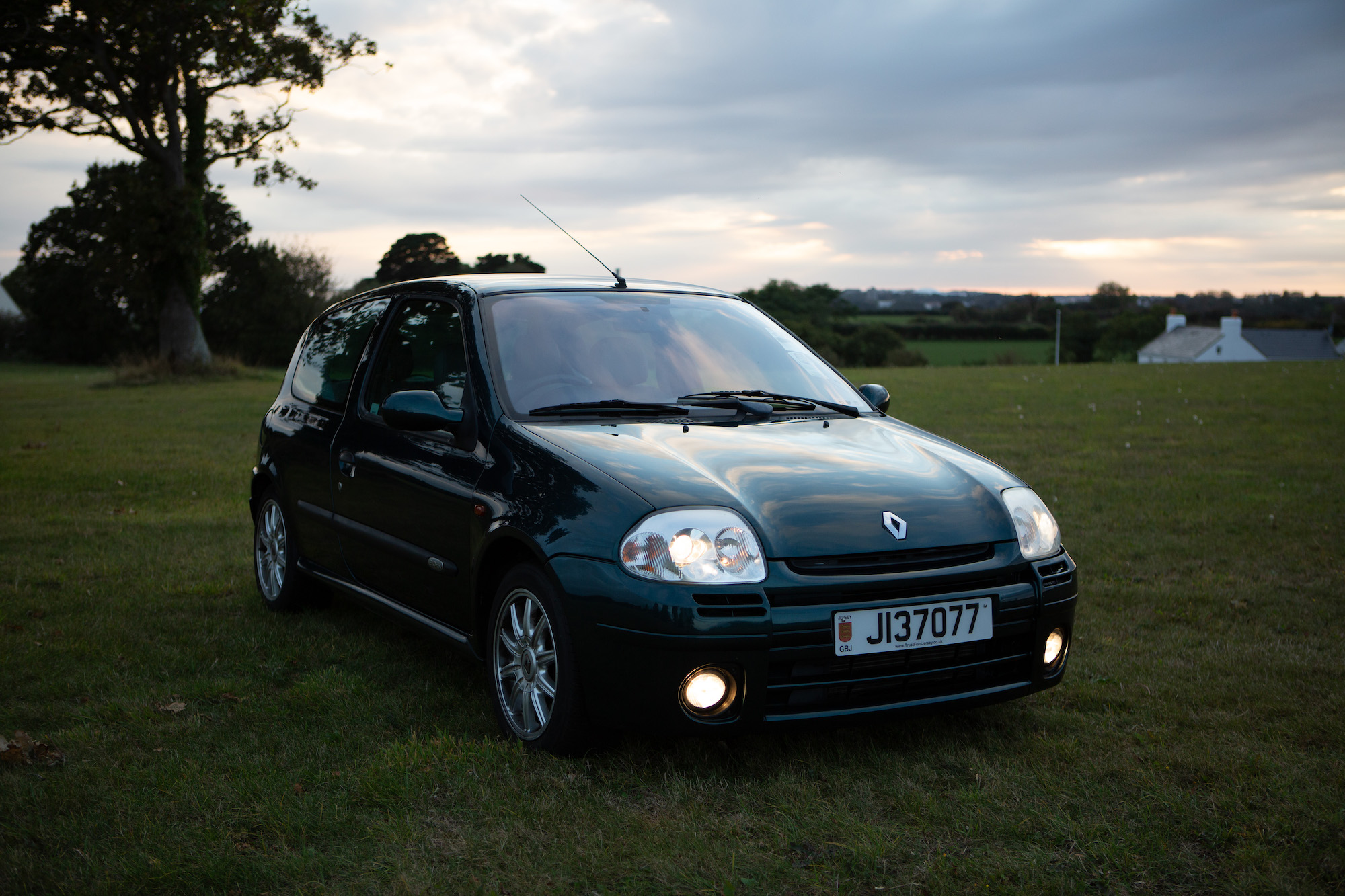 2001 RENAULTSPORT CLIO 172 EXCLUSIVE - 34,245 MILES for sale by auction ...