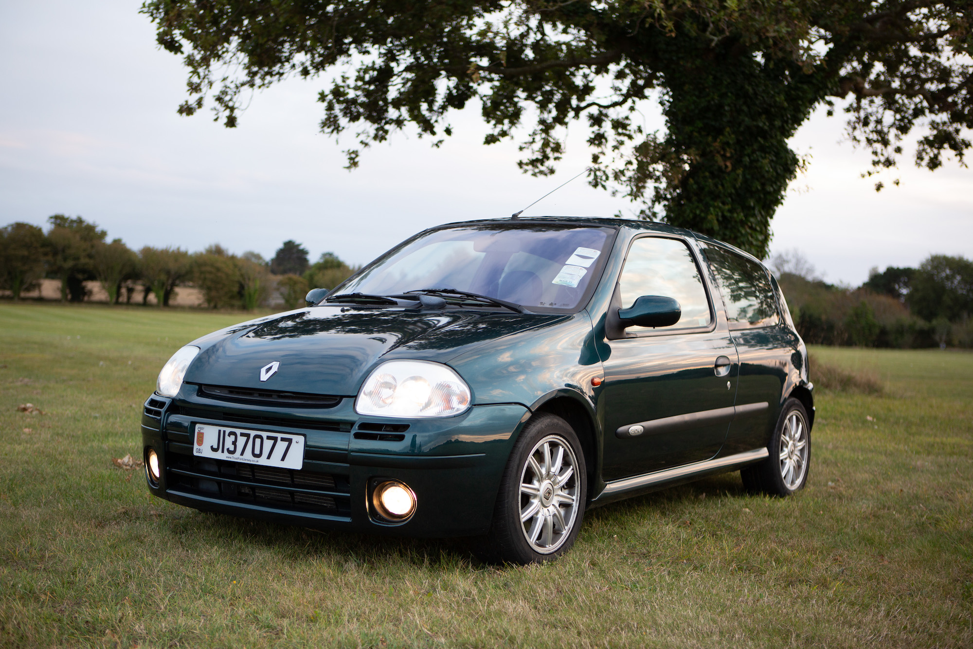 2001 RENAULTSPORT CLIO 172 EXCLUSIVE - 34,245 MILES for sale by auction ...