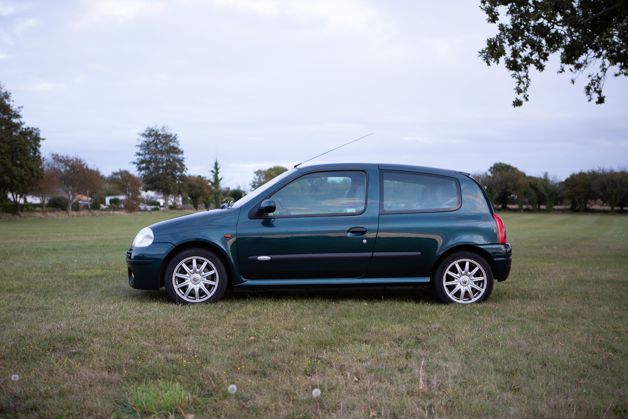 2001 RENAULTSPORT CLIO 172 EXCLUSIVE - 34,245 MILES for sale by auction ...